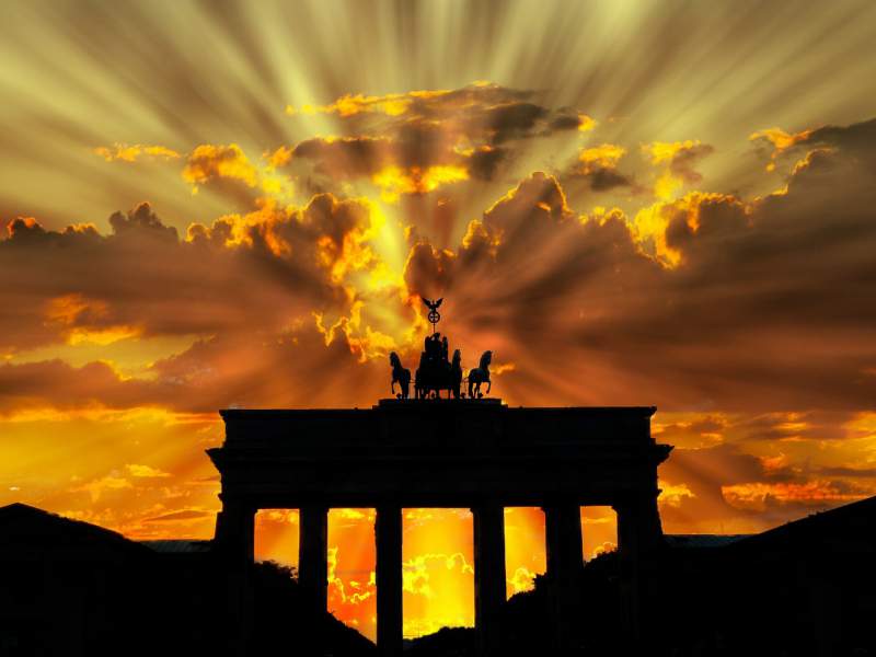 Learn German From Scratch: The Ultimate Guide For Beginners Learn German From Scratch: The Ultimate Guide For Beginners